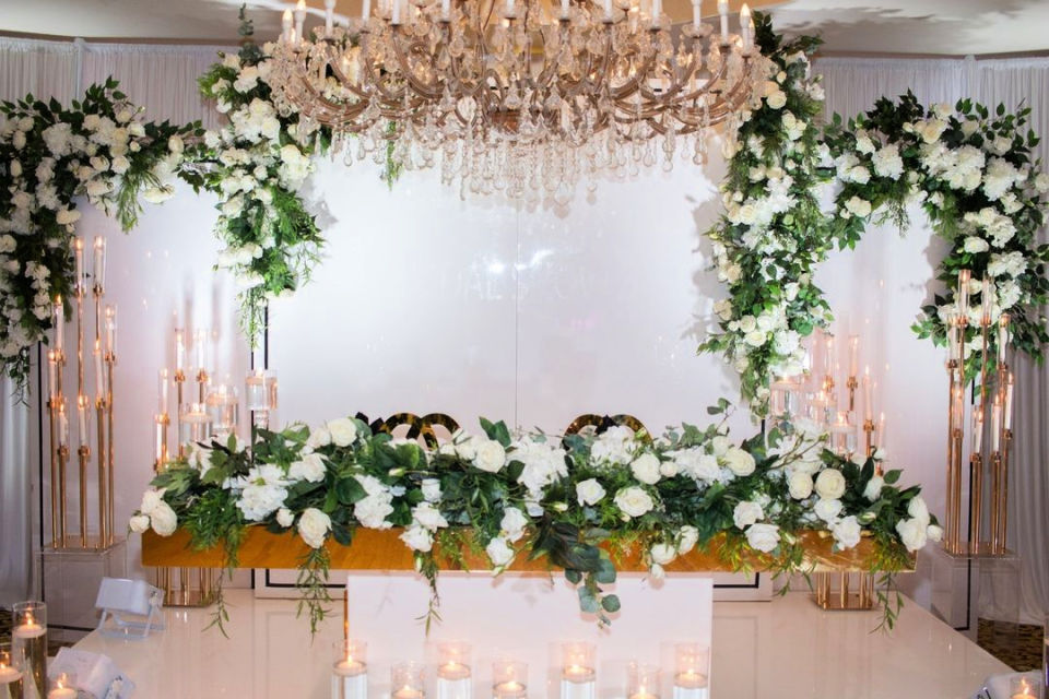 25 Pretty Wedding Backdrop Ideas for Your Ceremony - Blitsy
