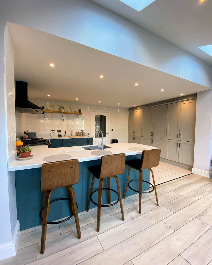 15 Kitchen Peninsula Ideas You'll Want to Copy - Blitsy