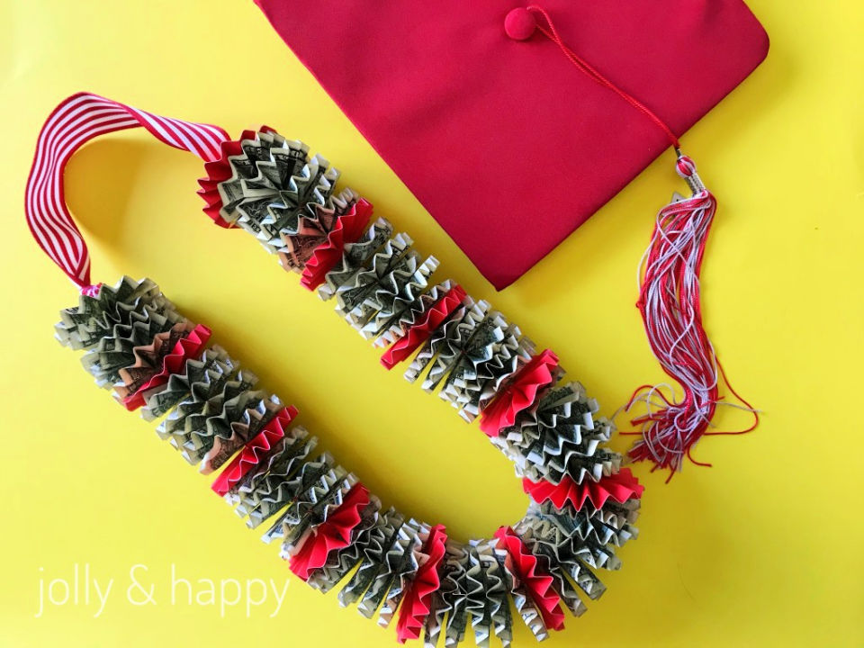 How to Make a Money Lei - Step by Step Guide - Blitsy