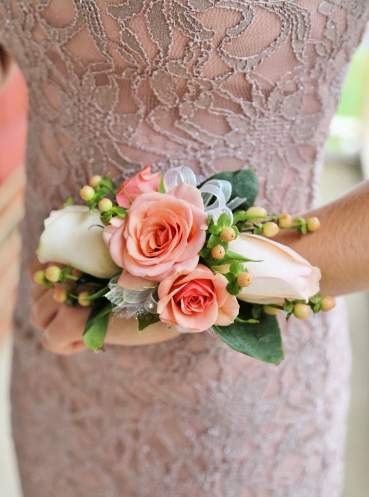 How to Make a Corsage - Step by Step Instructions - Blitsy