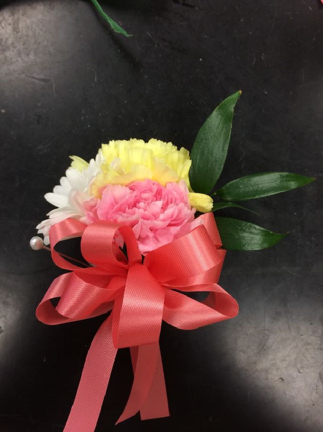 How to Make a Corsage - Step by Step Instructions - Blitsy