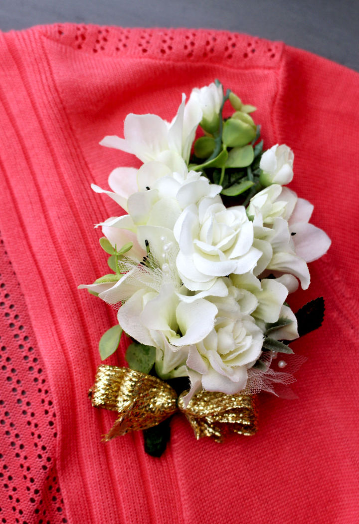 How to Make a Corsage - Step by Step Instructions - Blitsy