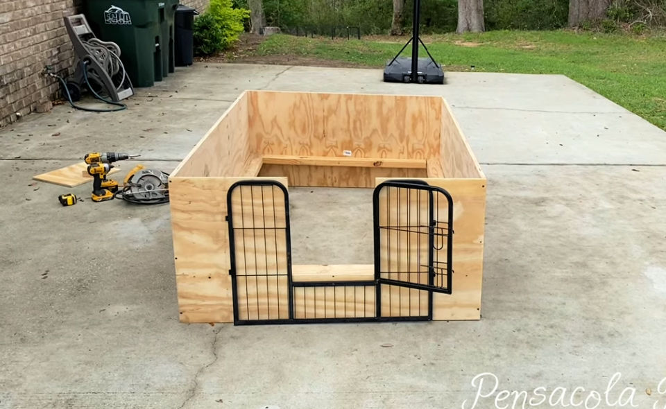 DIY Whelping Box For Your Pregnant Dog - Blitsy