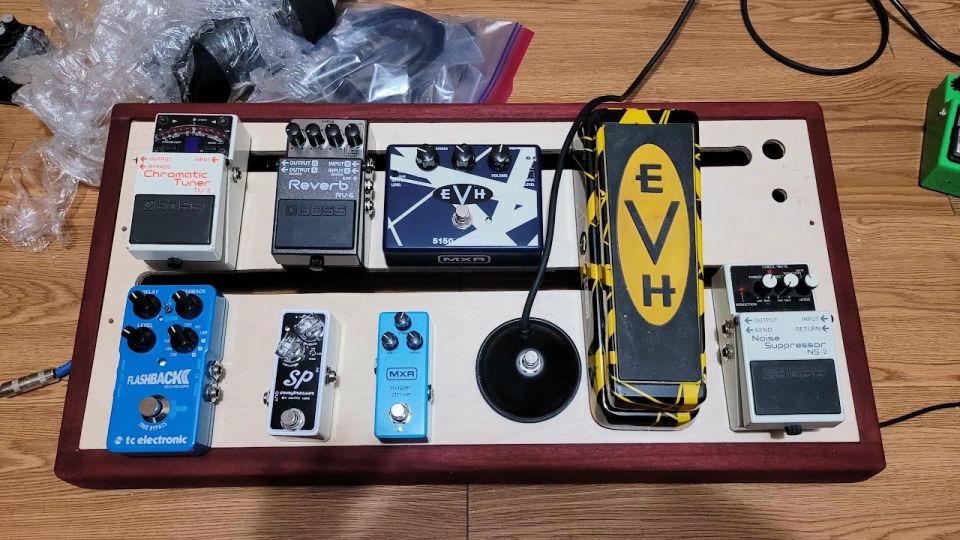 DIY Pedalboard To Organize Your Guitar Pedals - Blitsy