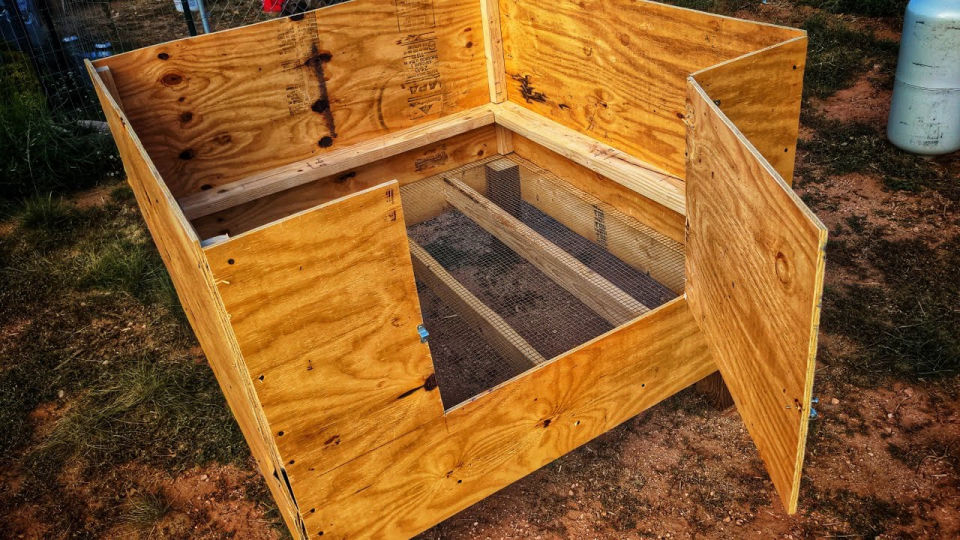 DIY Whelping Box For Your Pregnant Dog - Blitsy