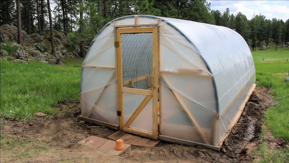 DIY Hoop House to Extend Your Growing Season - Blitsy