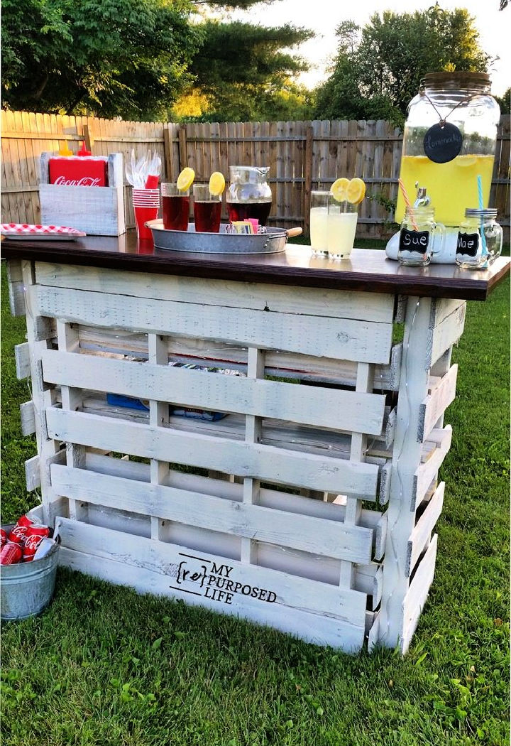 DIY Pallet Bar On a Budget - Blitsy