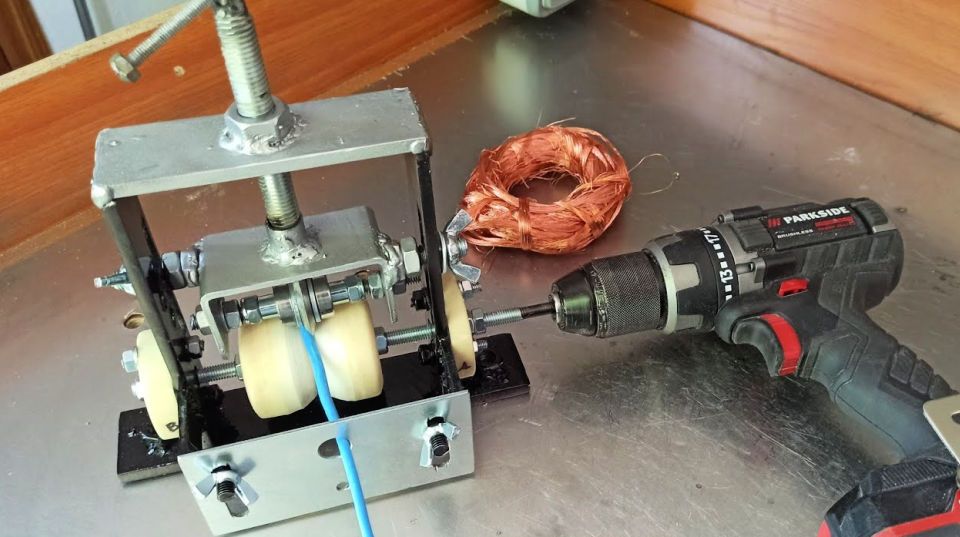 DIY Wire Stripper (How to Strip Wire) - Blitsy