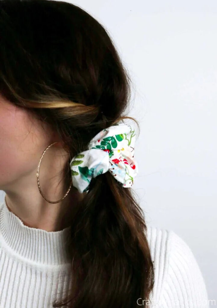 How to Make a Scrunchie - Step by Step Instructions - Blitsy