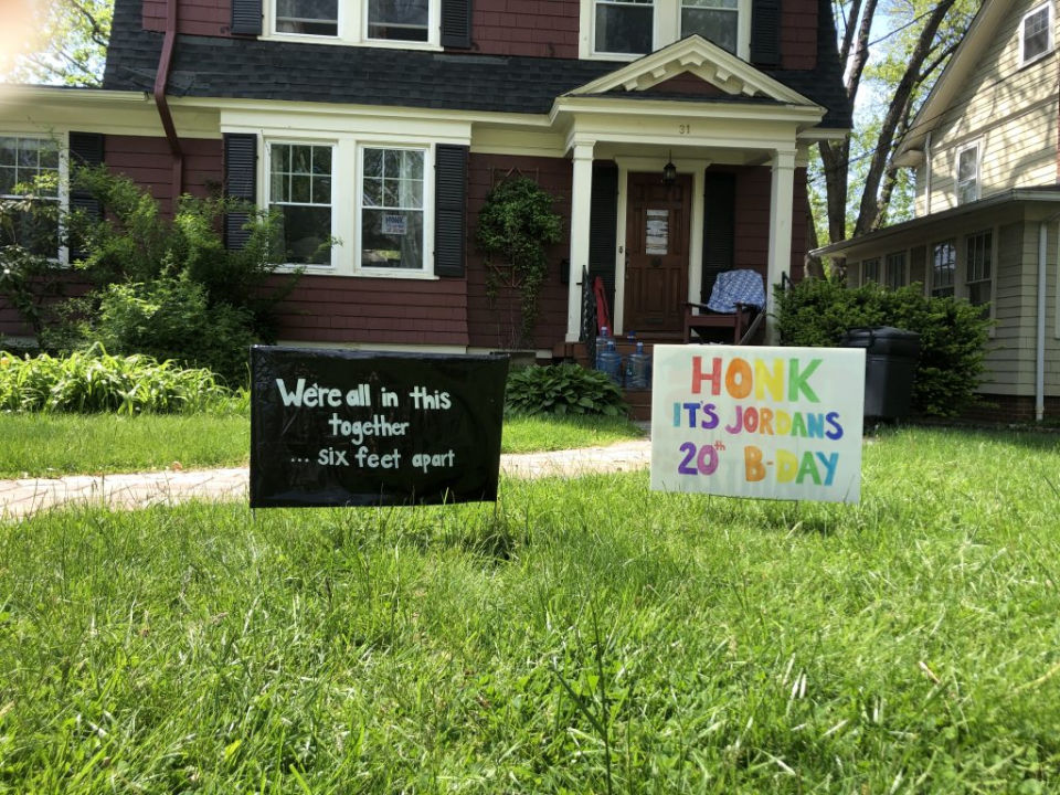 DIY Yard Signs for Your Home or Business - Blitsy