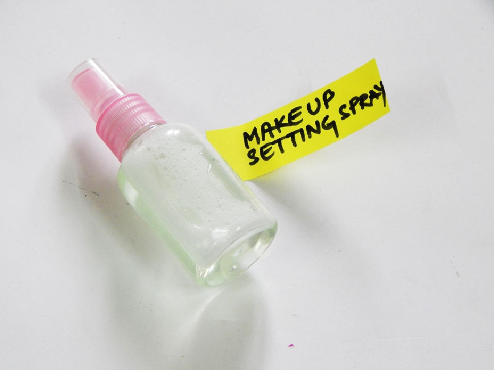 DIY Setting Spray: Substitute for Setting Spray - Blitsy