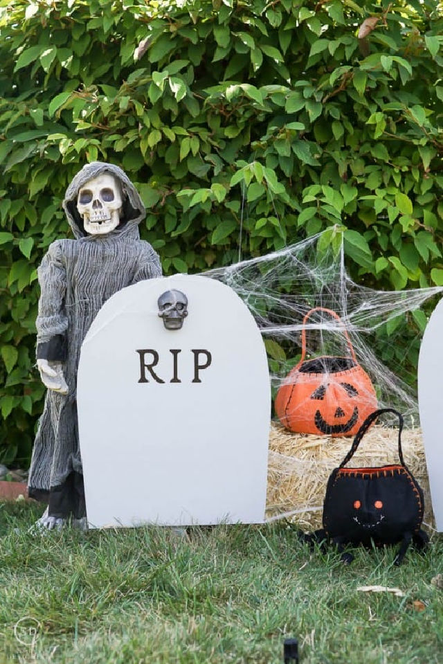 DIY Yard Signs for Your Home or Business - Blitsy