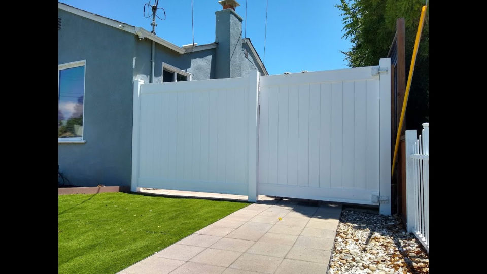 How to Build a Fence Gate - Step by Step Instructions - Blitsy