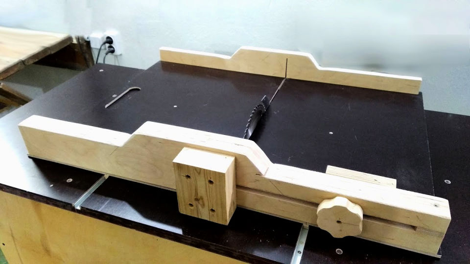 DIY Table Saw Sled for Beginners - Blitsy