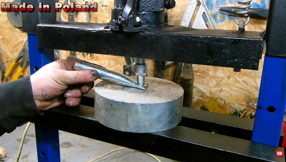 Homemade DIY Hydraulic Press - Blitsy