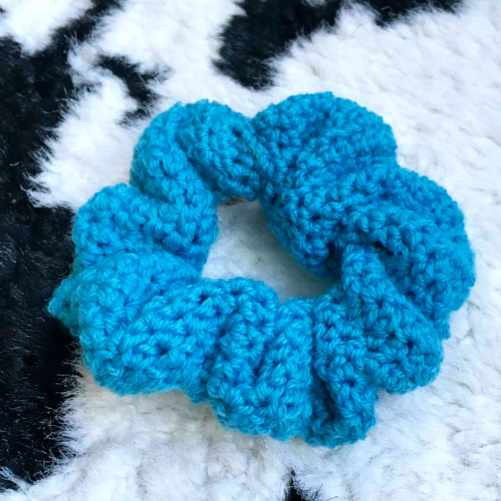 25 Free Crochet Scrunchie Patterns (Easy PDF Pattern)