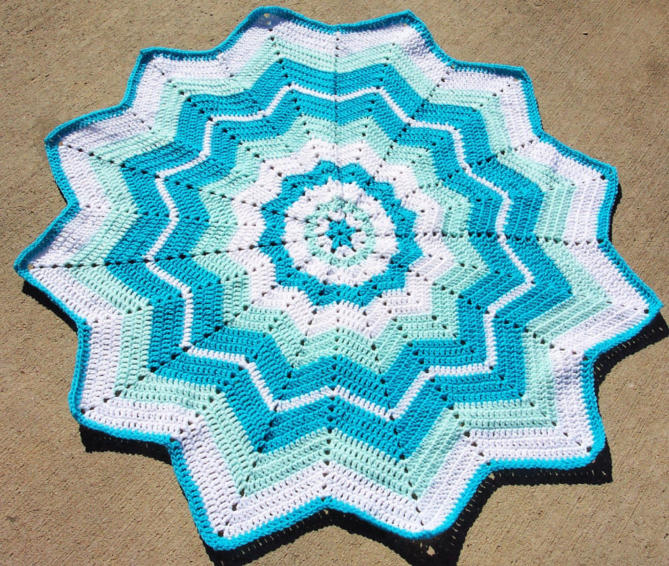 25 Free Crochet Round Blanket Patterns (Circle Pattern)