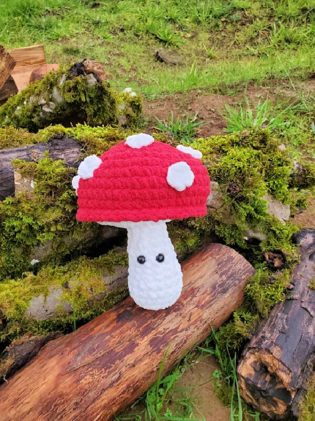 25 Free Crochet Mushroom Patterns (Amigurumi Pattern)
