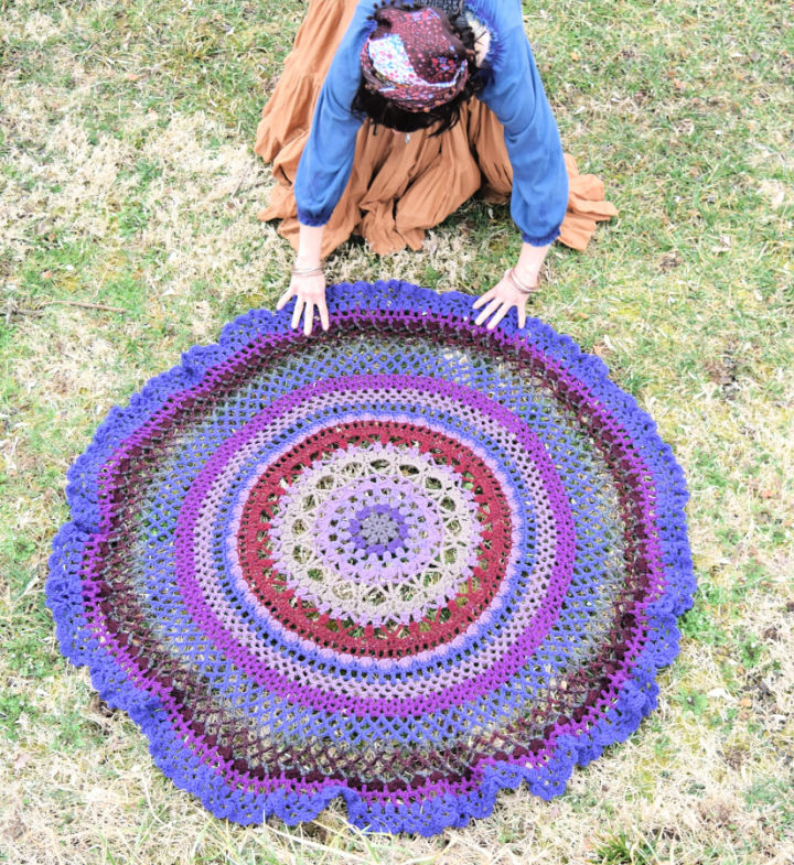 25 Free Crochet Round Blanket Patterns (Circle Pattern)