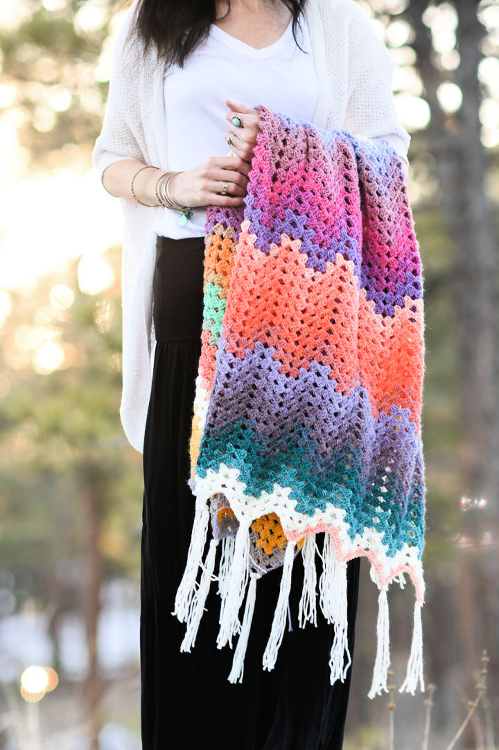 25 Free Crochet Ripple Blanket Patterns (Wavy Pattern)