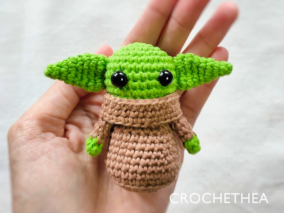 25 Free Baby Yoda Crochet Patterns (Amigurumi Pattern)