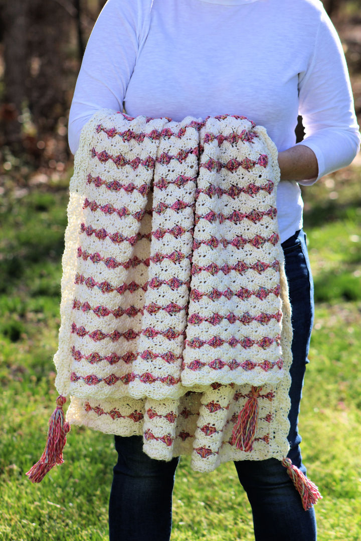 25 Free Lapghan Crochet Patterns (Lap Blanket Pattern)
