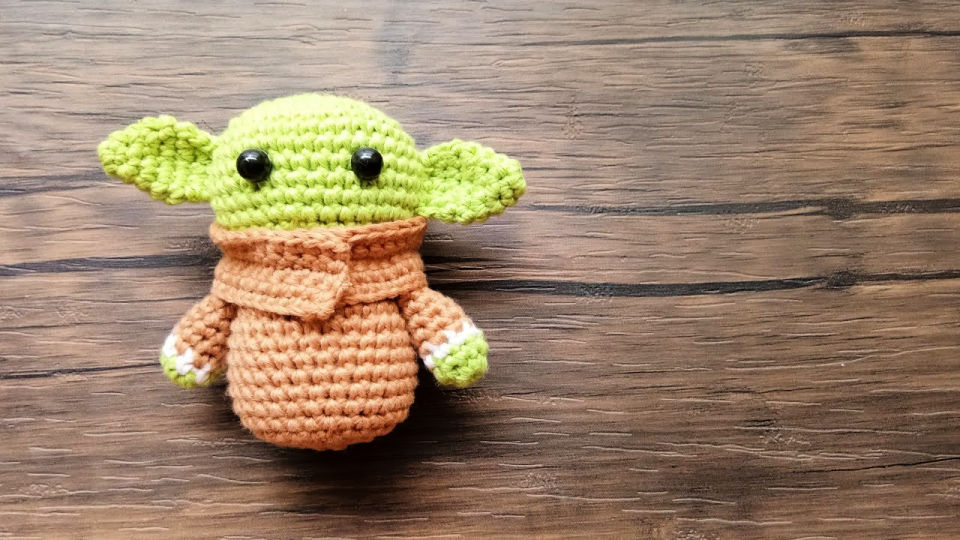 25 Free Baby Yoda Crochet Patterns (Amigurumi Pattern)