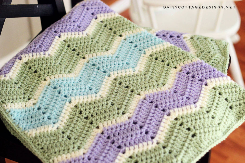 25 Free Crochet Ripple Blanket Patterns (Wavy Pattern)