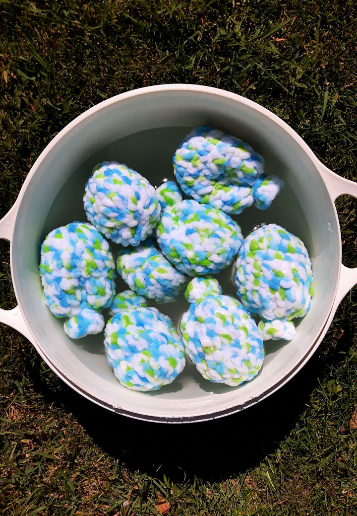 20 Reusable Crochet Water Balloons (Free Pattern) - Blitsy