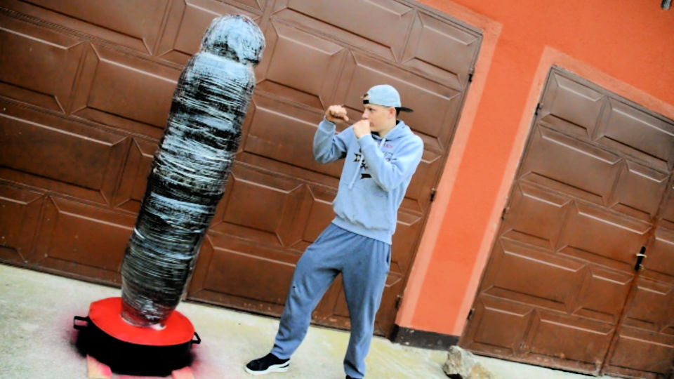 Homemade DIY Punching Bag - Blitsy