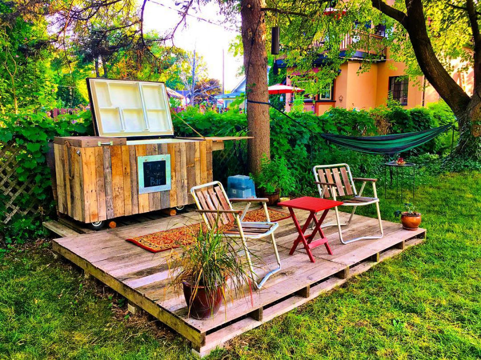 40 Cheap DIY Pallet Deck Ideas To Save Money - Blitsy