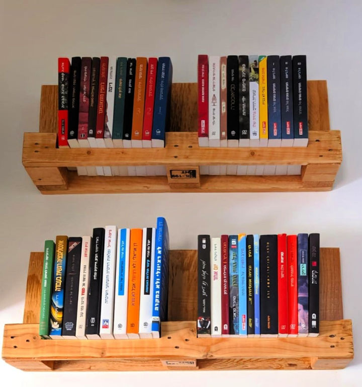 30 DIY Pallet Bookshelf Ideas / Wooden Pallet Bookshelves - Blitsy