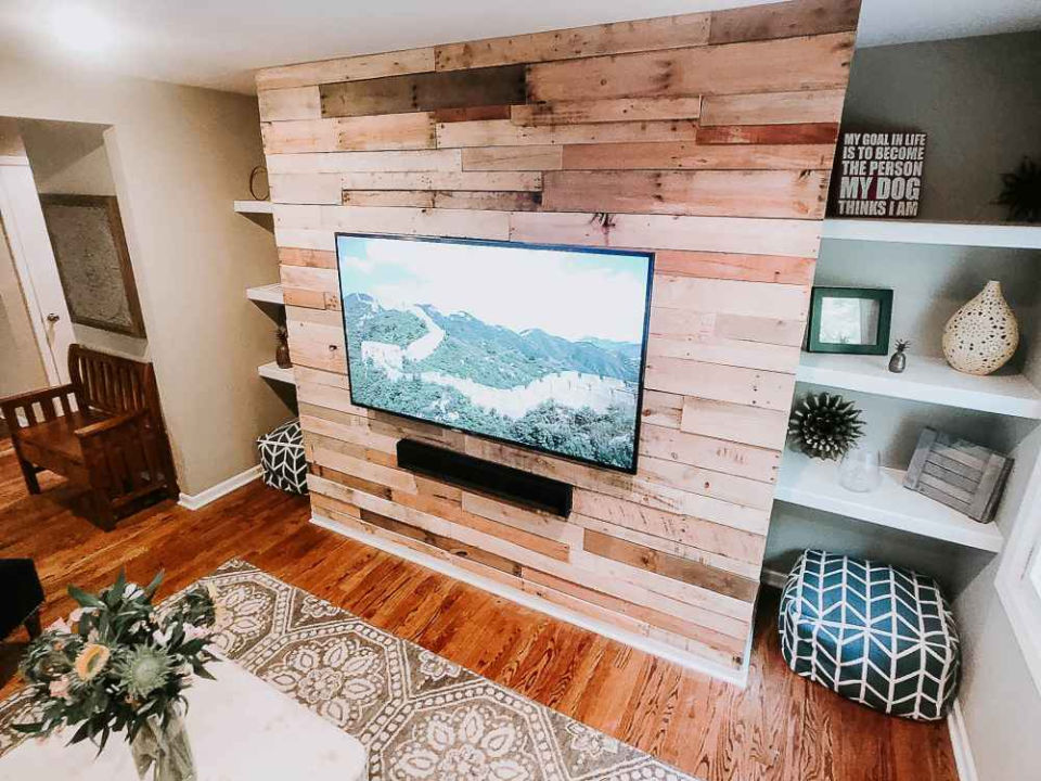 40 Cheap Pallet Wall Ideas That Are Easy To Install - Blitsy
