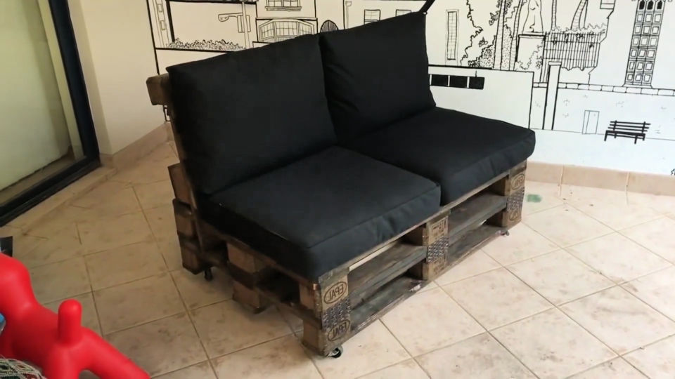 30 DIY Pallet Couch Ideas - Pallet Sofa Plans - Blitsy