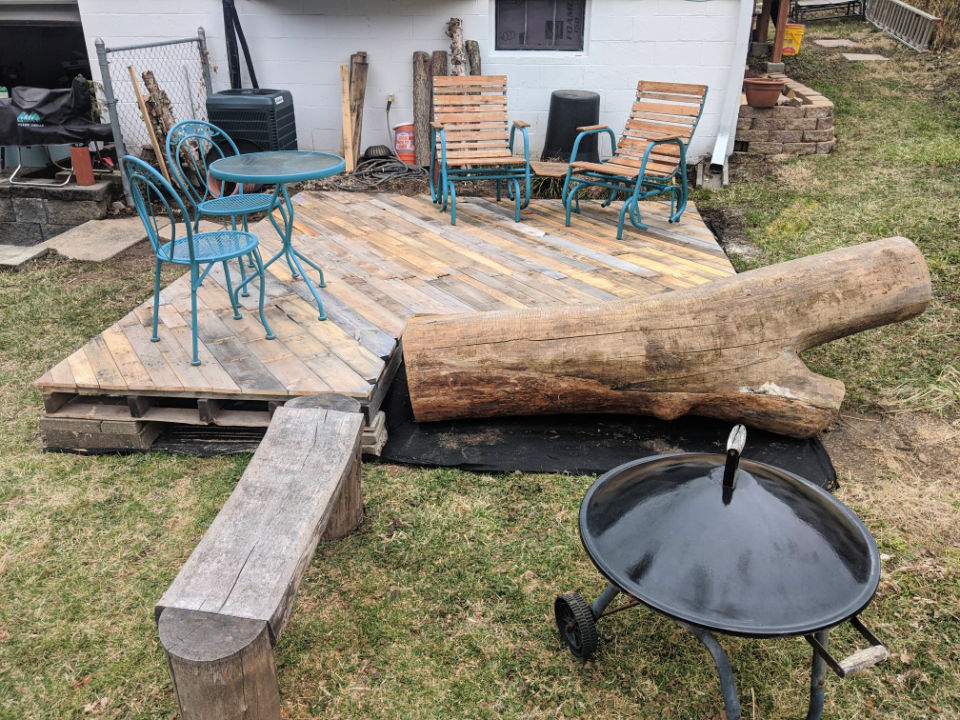 40 Cheap DIY Pallet Deck Ideas To Save Money - Blitsy