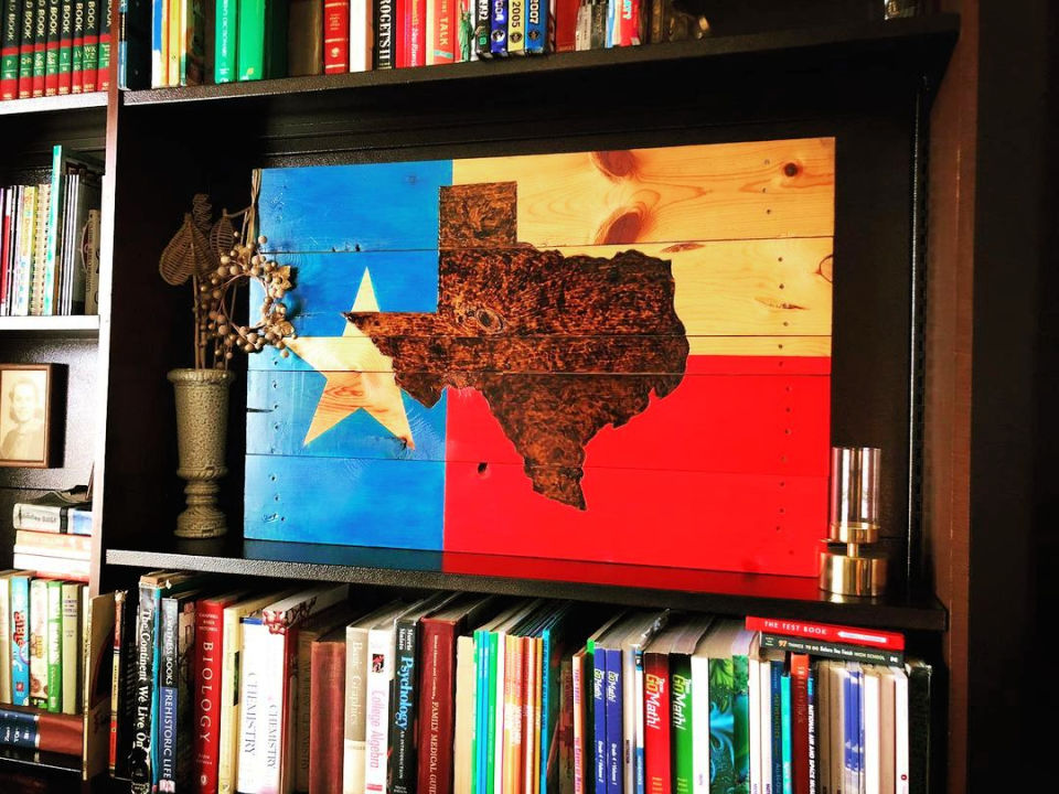 25 DIY Wood Pallet Flag Ideas - Pallet American Flag - Blitsy