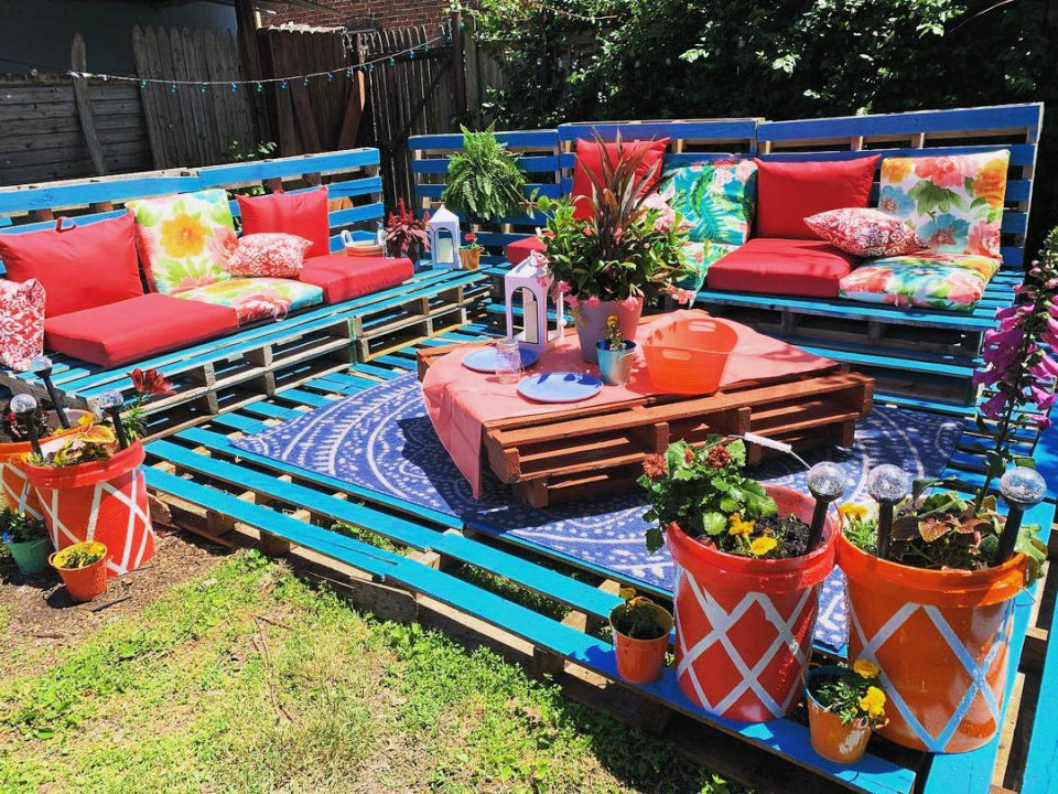 40 Cheap DIY Pallet Deck Ideas To Save Money - Blitsy