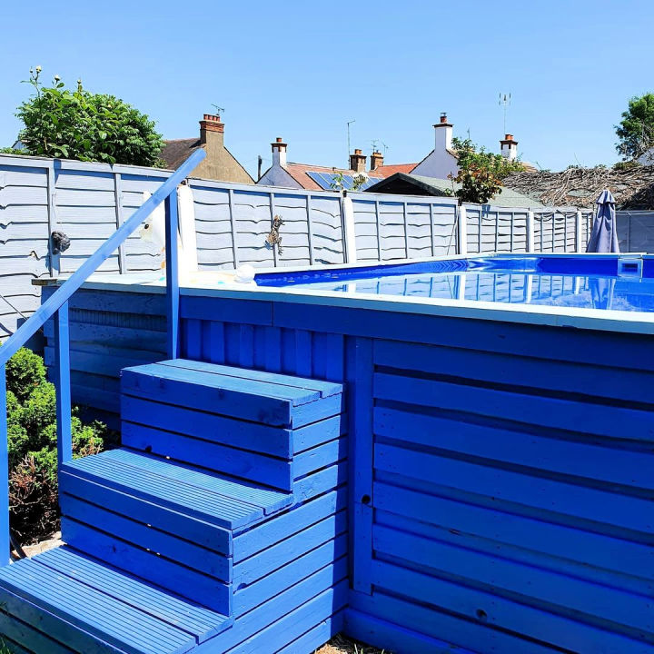 15 DIY Pallet Pool Ideas That You Can Build at $0 - Blitsy