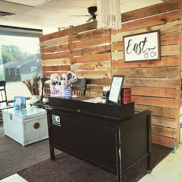 40 Cheap Pallet Wall Ideas That Are Easy To Install - Blitsy