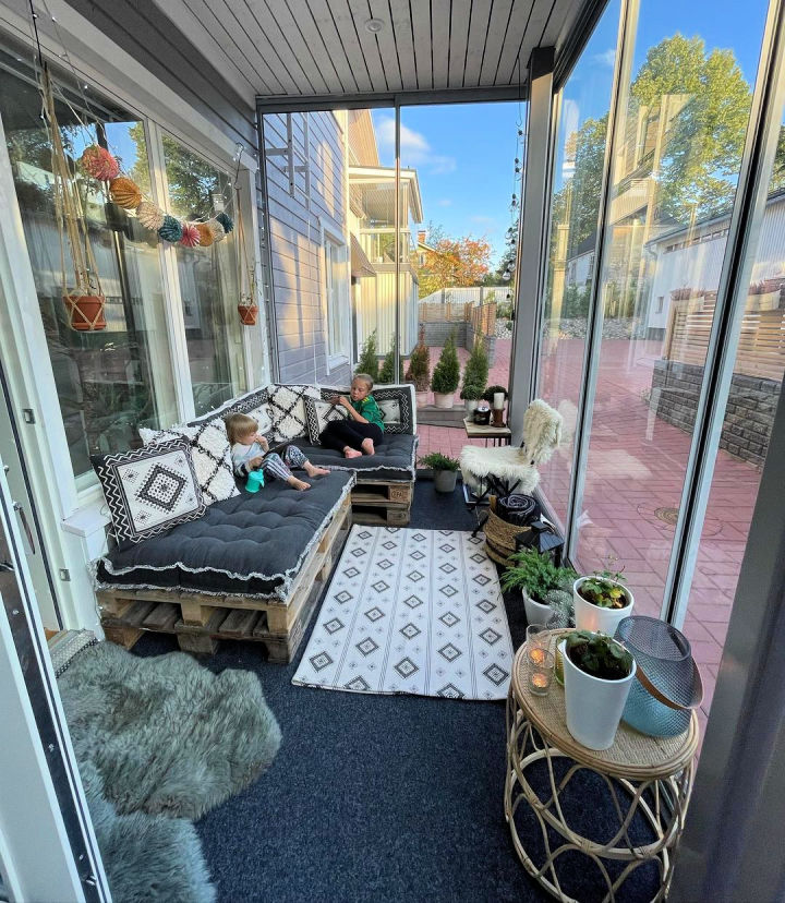 30 DIY Pallet Couch Ideas - Pallet Sofa Plans - Blitsy