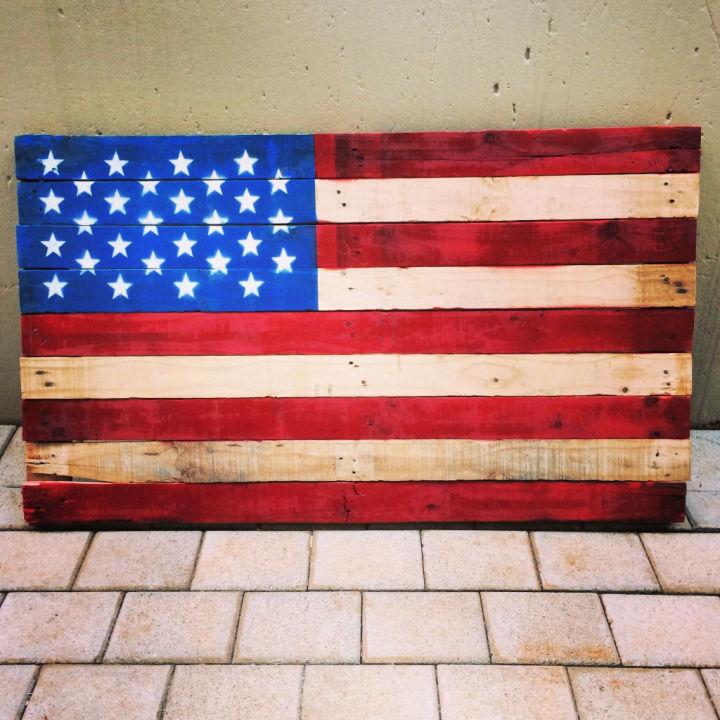 25 DIY Wood Pallet Flag Ideas - Pallet American Flag - Blitsy