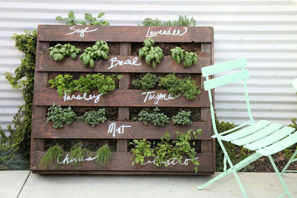 40 Cheap DIY Pallet Garden Ideas That Are Easy To Build - Blitsy